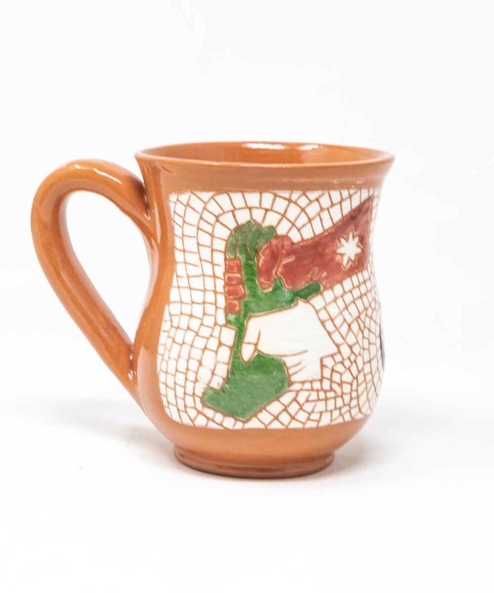 مج فخار مزخرف بالفسيفساء