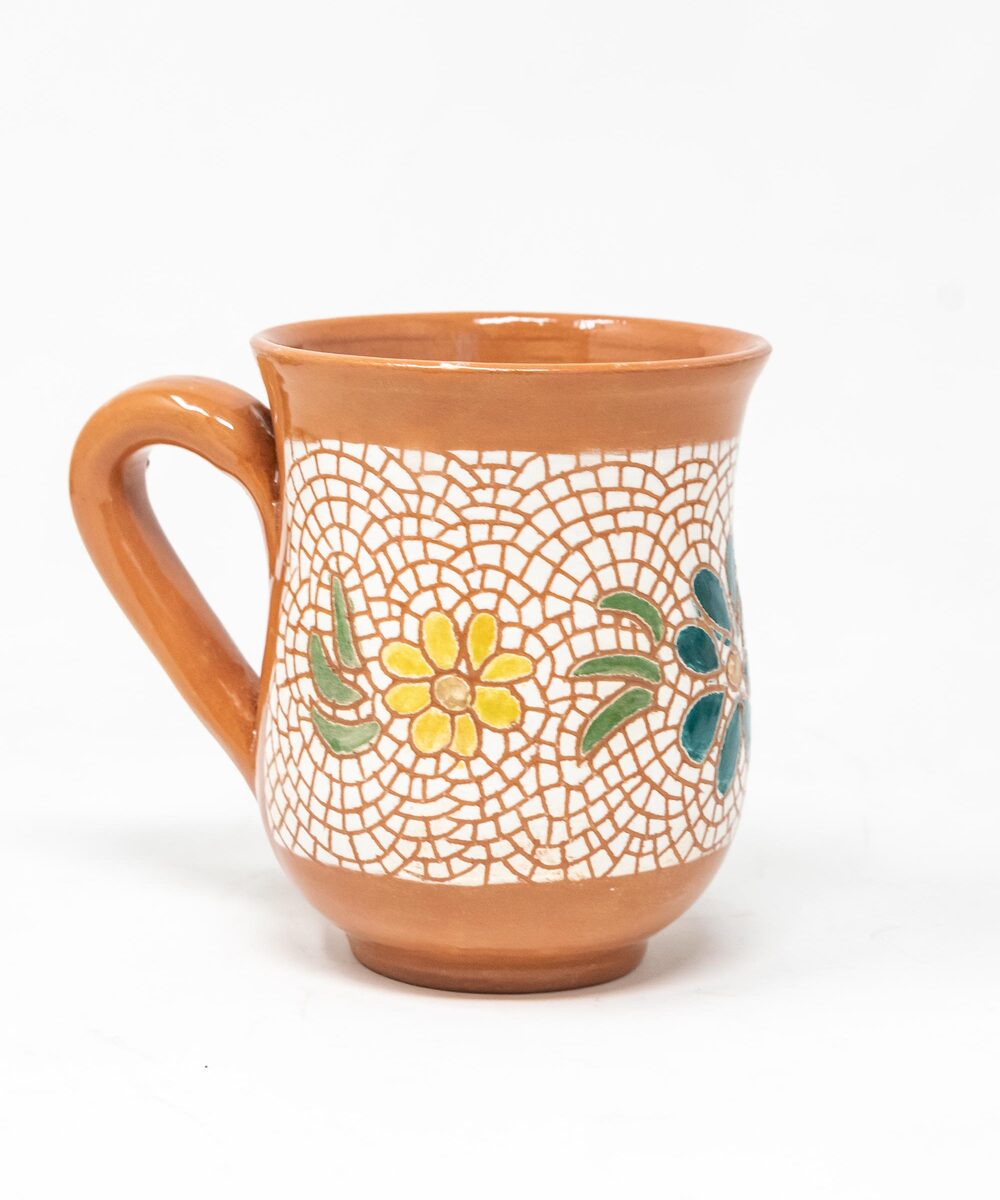 مج فخار مزخرف بالفسيفساء